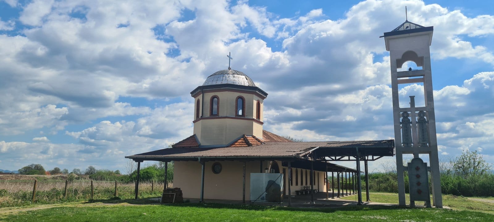 GLAS ZAPADNE SRBIJE - Mestani Baluge kod cacka zgrozeni kradjom u crkvi ...