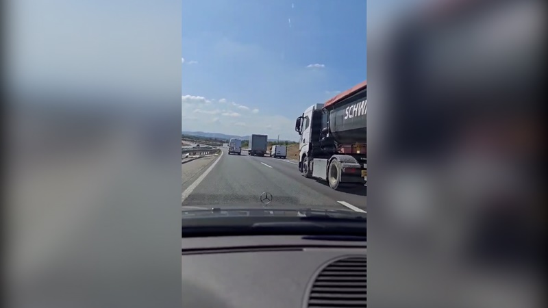 Izuzetna bahatost na auto-putu Miloš Veliki: Kombi i pikap vozilo se ...